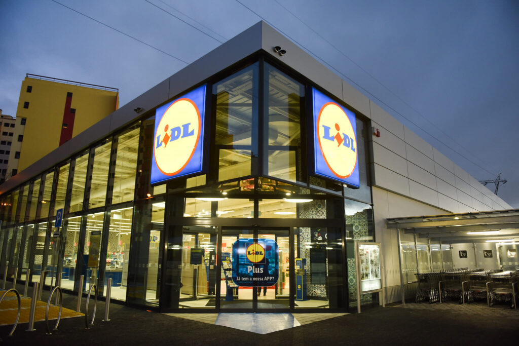 Chegou ao Lidl o novo candeeiro LED que promete poupar energia e que ...