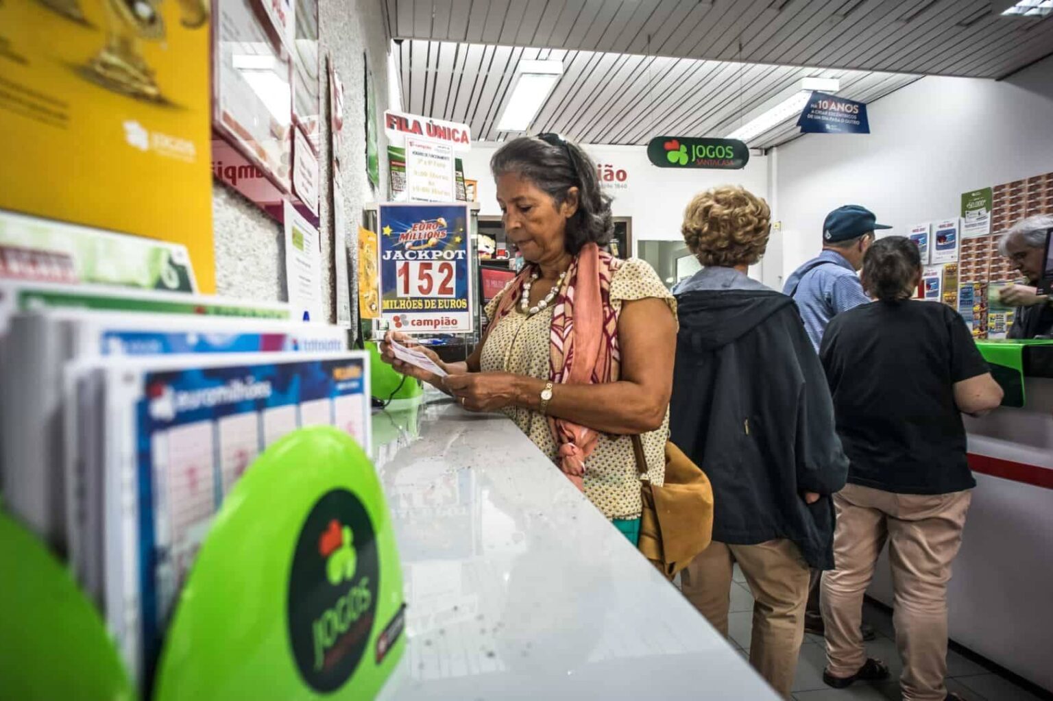 Descubra o 'método do futuro' que promete prever os números da lotaria ...