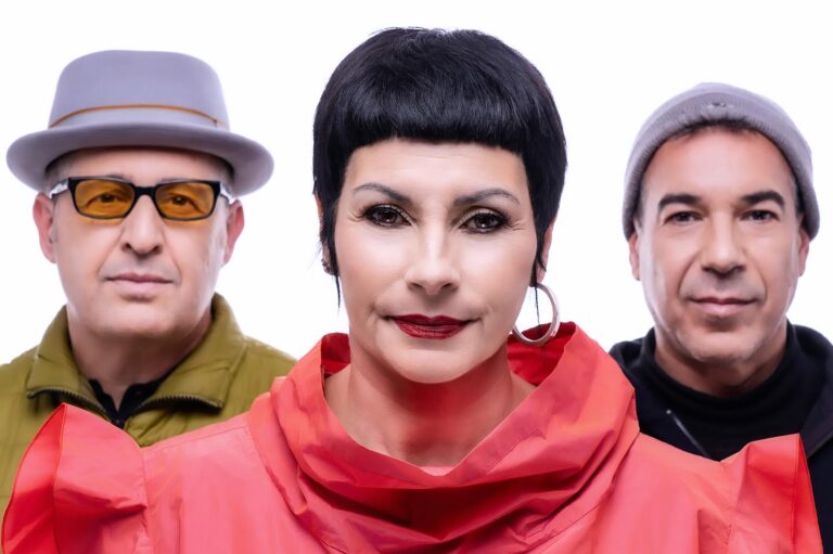 Entre Aspas lançam novo álbum com canções que ficaram guardadas 20 anos ...