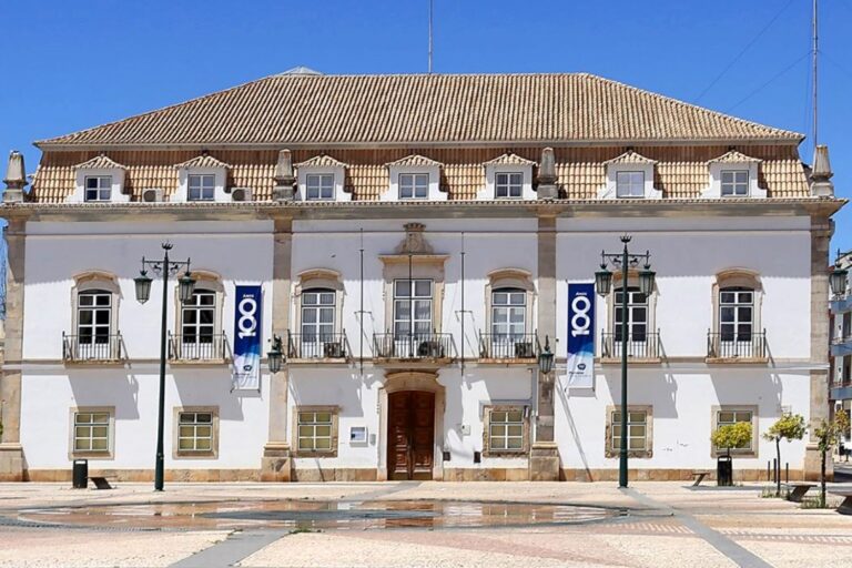 Autárquicas 2025: veja quanto recebem presidentes de câmara e ...
