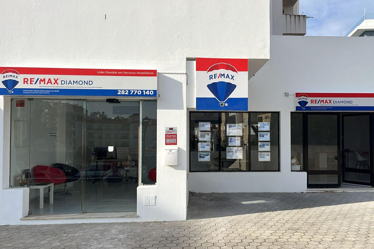 RE/MAX Diamond inaugura nova loja em Lagos e celebra 16 anos de sucesso no Algarve - Postal