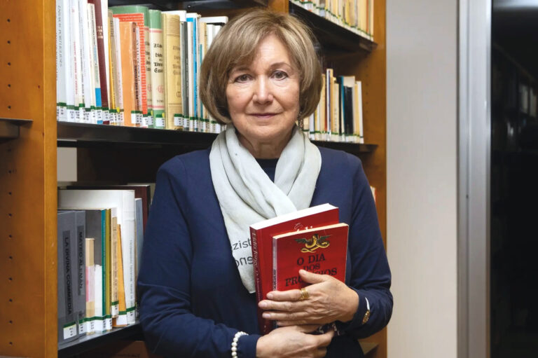 Lídia Jorge recebe Medalha de Mérito Cultural no Fórum Cultura - Postal