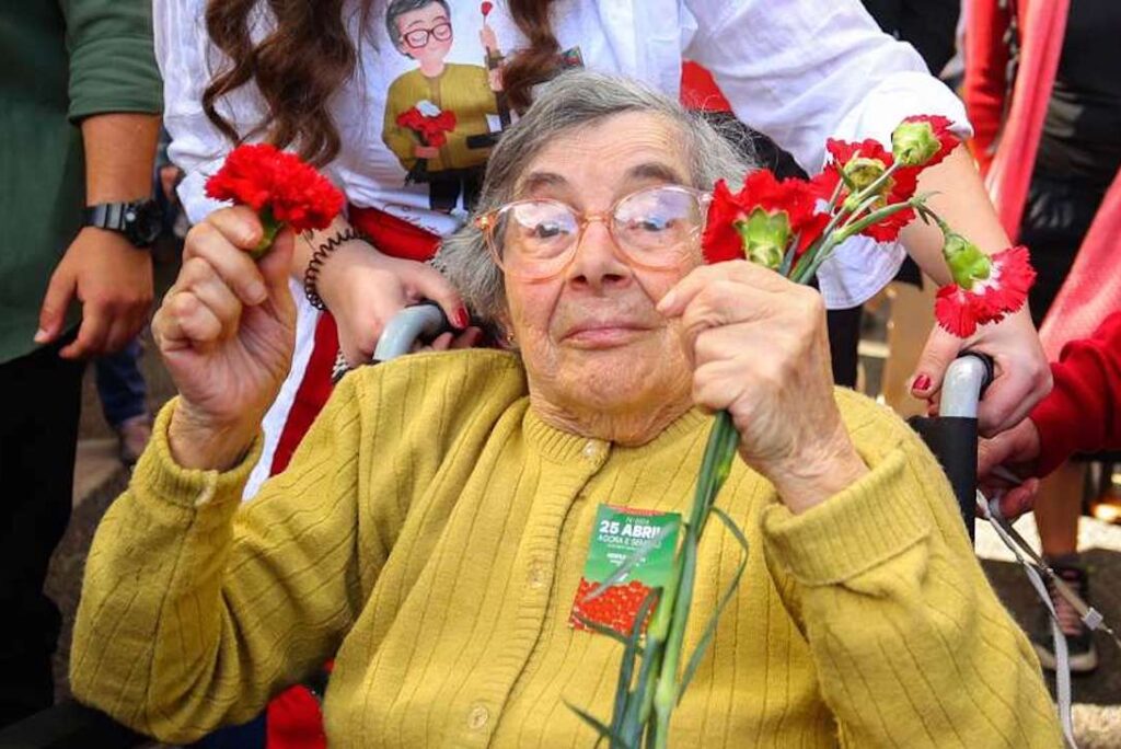 Celeste dos Cravos eternizada na cidade onde nasceu e fez história - Postal