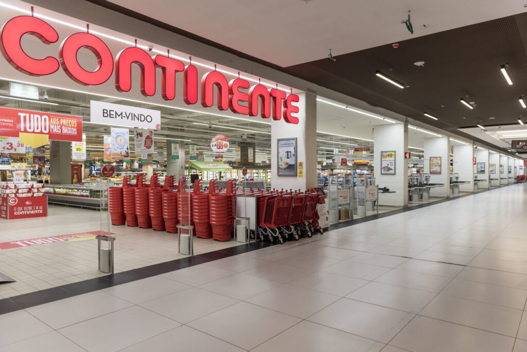 Continente lança Cadeira Dupla com Mesa-Geleira da Berg dobrável, fácil ...