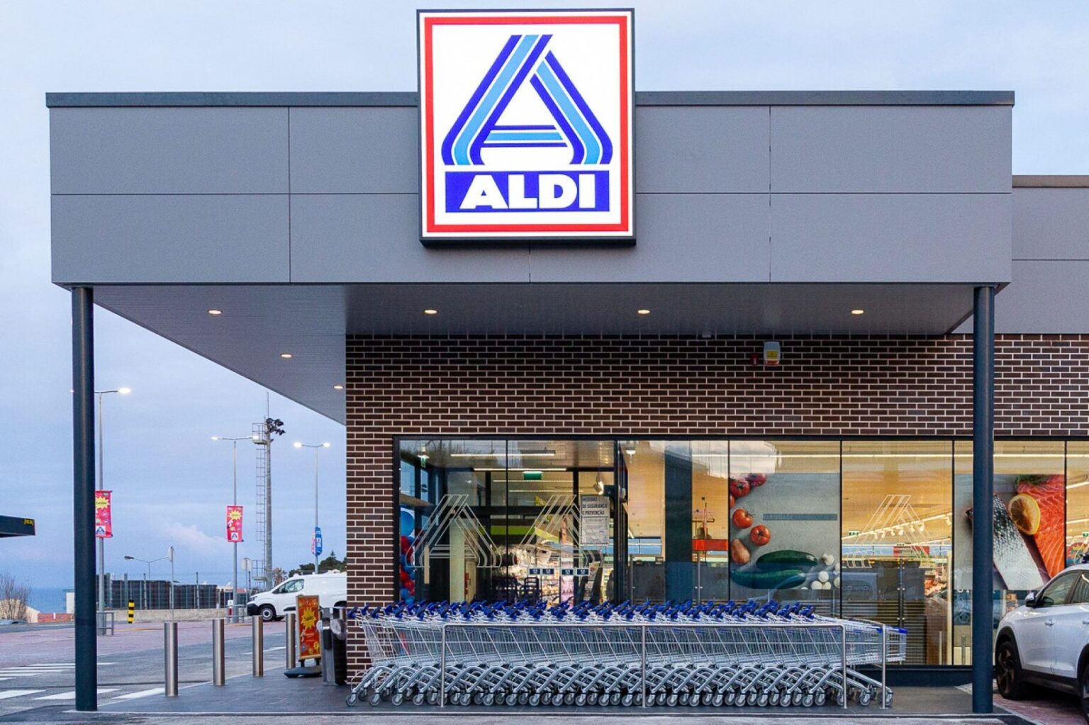 Conheça o kit de 3 luzes automáticas do Aldi que promete acender só ...