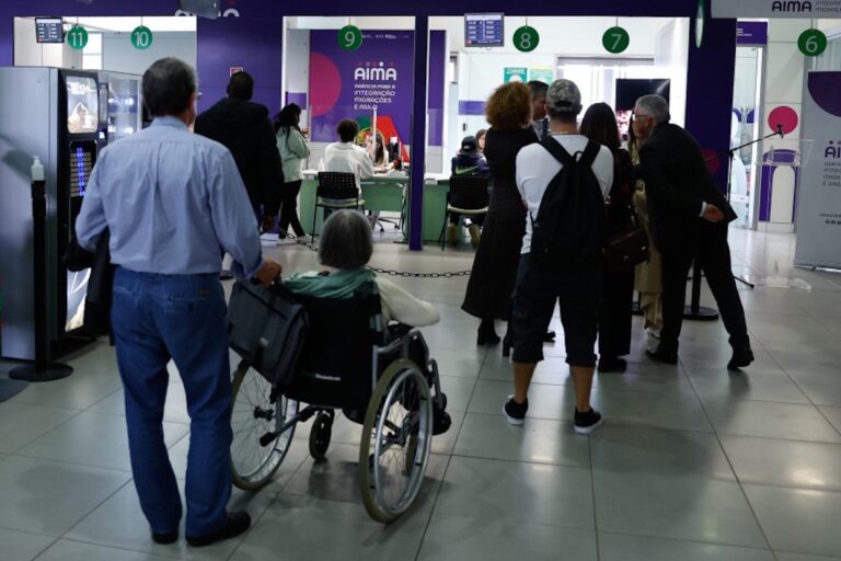 AIMA notifica mais de 9.000 estrangeiros para deixarem o país no ...