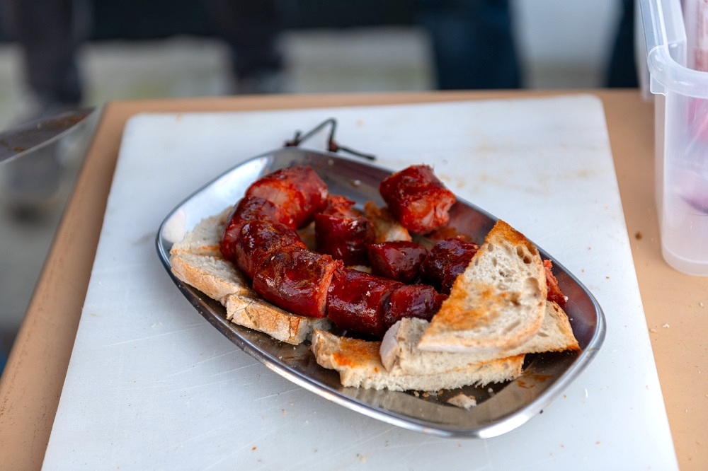 Madeiro de Natal volta a juntar moradores e visitantes na Cortelha - Postal
