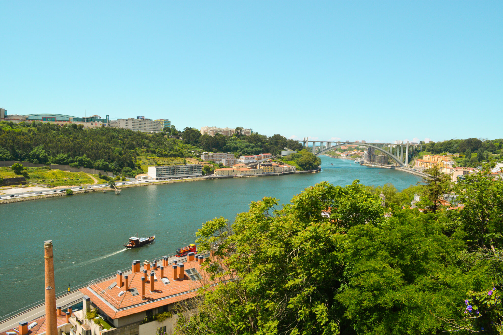Este rio fica em Portugal e já foi considerado dos mais bonitos do ...