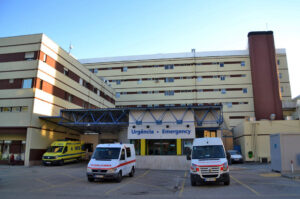 Homem morre nas urgências do Hospital de Faro após quatro horas sem ...